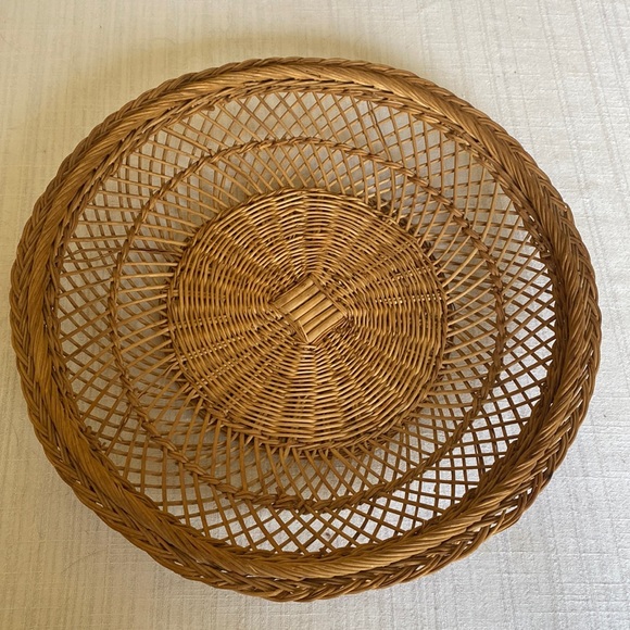Accents | Vtg Large Round Open Weave Wicker Basket Tray In Honey Gold ...